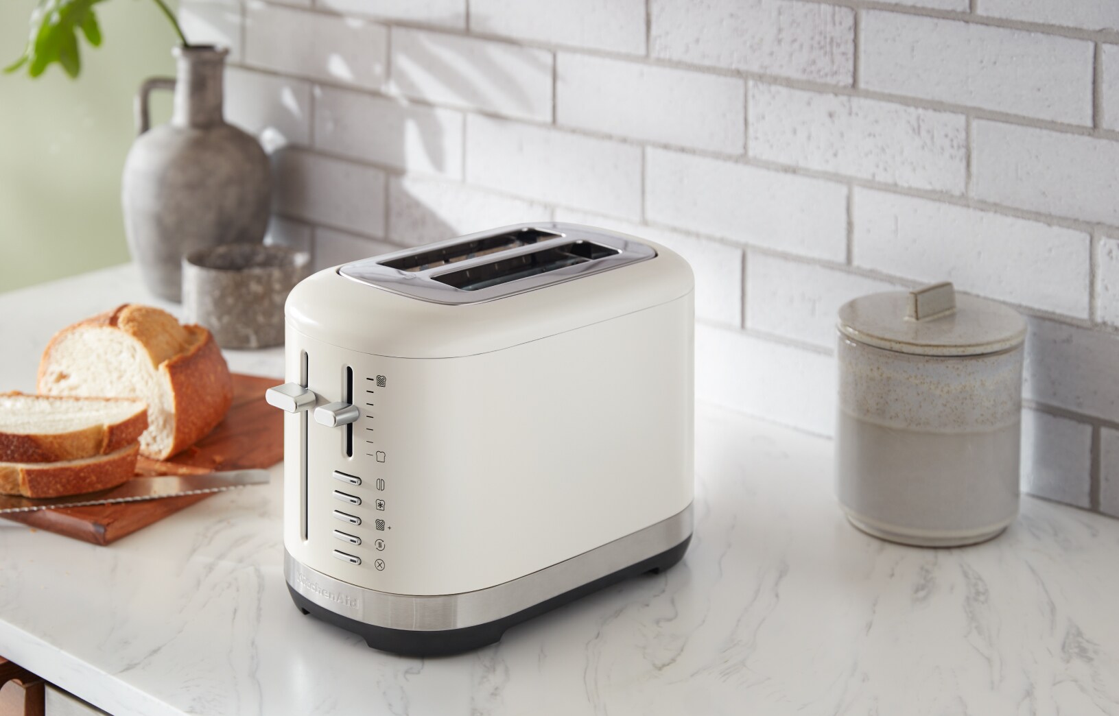Explore Countertop Toasters Engineered for Control | KitchenAid