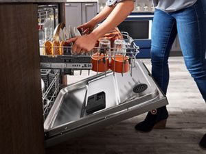 How to Use Dishwasher Pods: A 4-Step Guide | KitchenAid